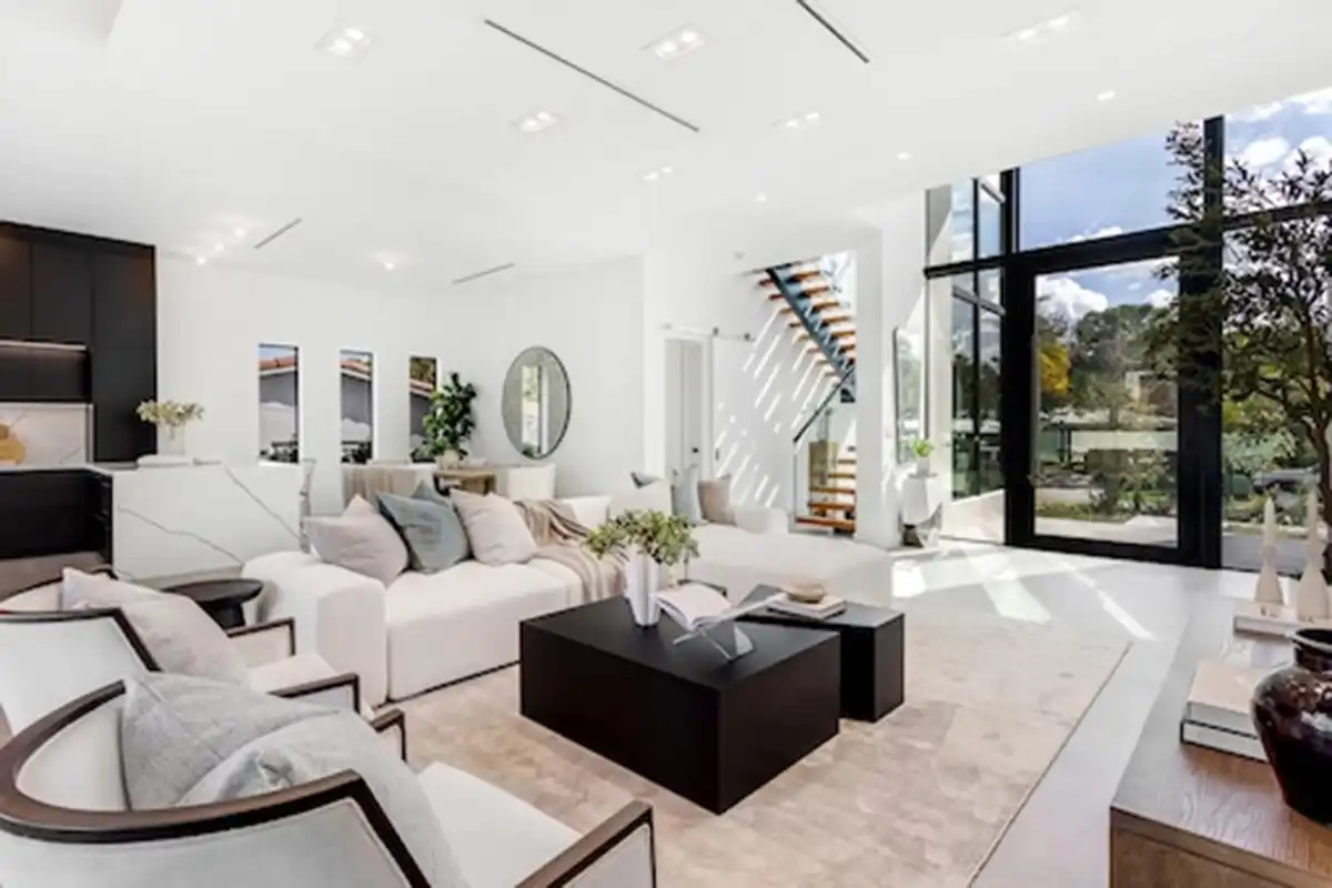 Real Estate Photographer Pricing Strategy | Oval Infotech